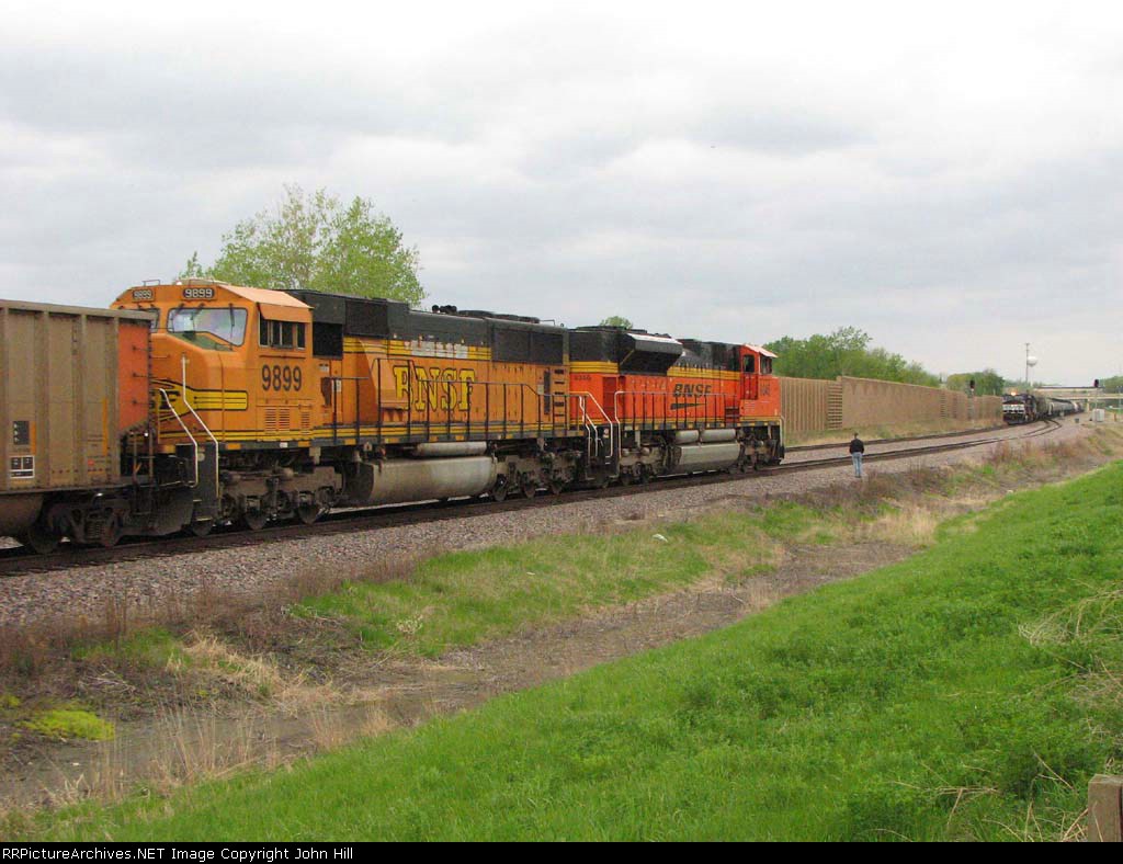 090515001 Westbound DEEX coal empties meets eastbound BNSF manifest on Wayzata Sub.